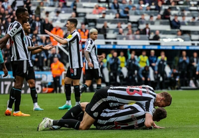 Wilson chói sáng, Newcastle tiếp tục giữ vững vị trí thứ 3